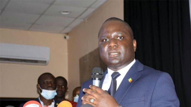 Interdiction d'accéder à son siège: Déthié Fall sort de sa réserve et br