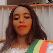 Fatou Ba exige le rapatriement de Macky Sall et la dissolution de l’APR